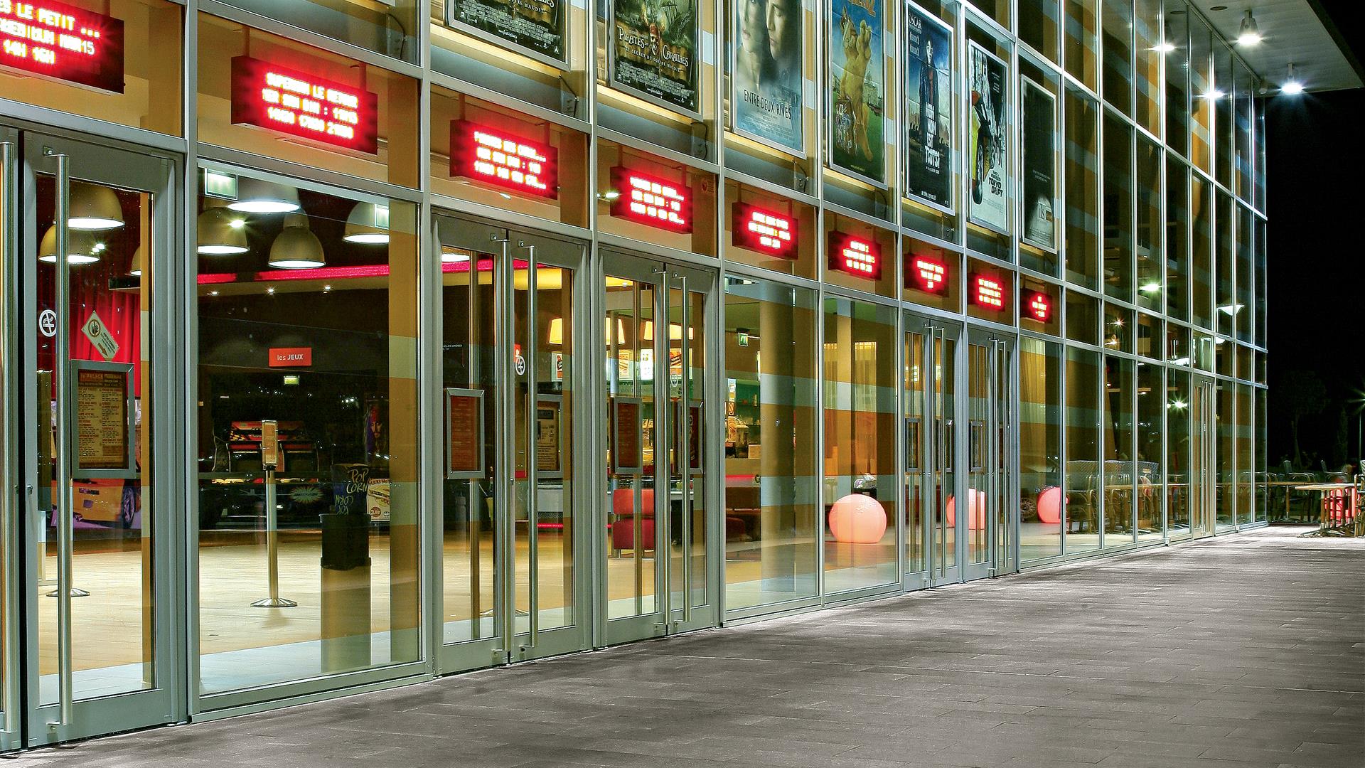 Projekt Multiplex Le Palace mit Cotto d’Este Feinsteinzeug