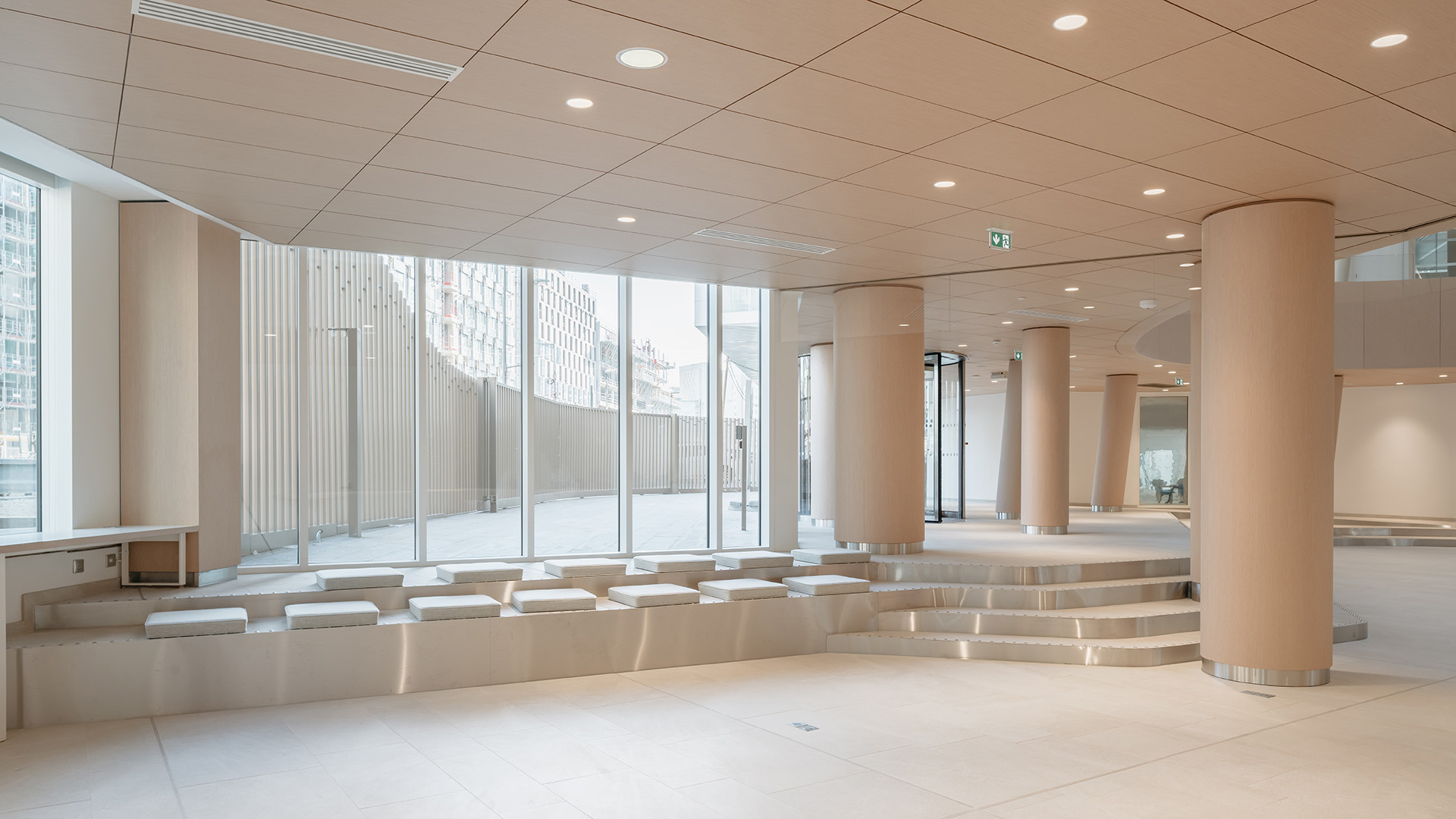 Projekt Technip Energies Headquarters mit Cotto d’Este Feinsteinzeug